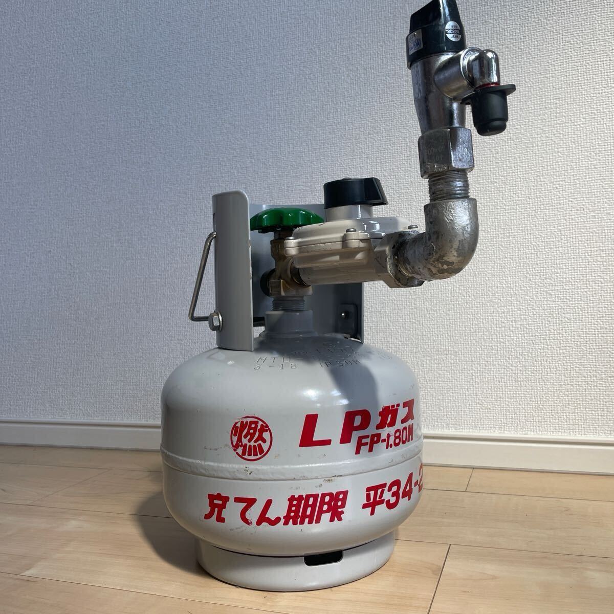 Yahoo!オークション - 送料込 LPガスボンベ 期限切れ 空容器 2kg 2キロ