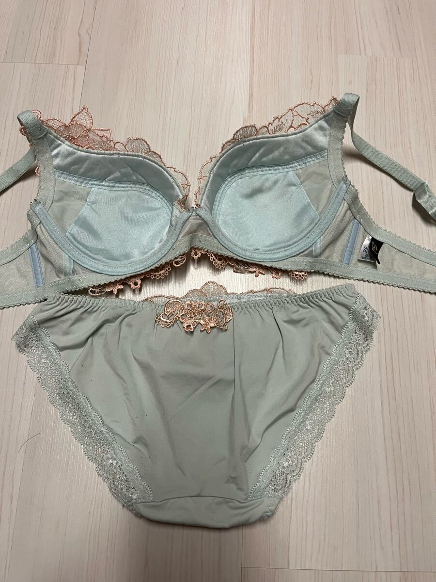 Yahoo!オークション - サルート 補正下着 ブラD75 ショーツM セット sa...