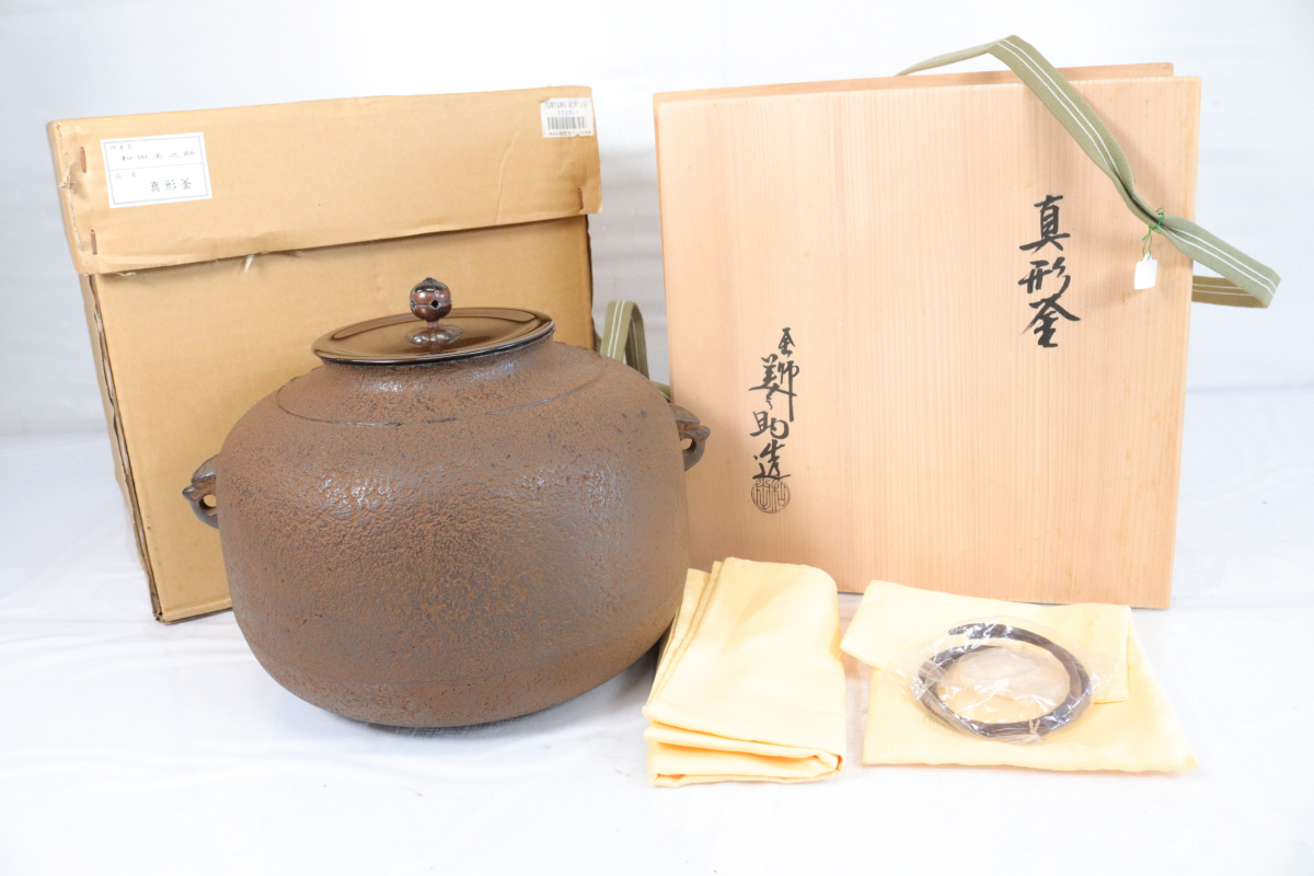 木箱付き 真形釜 和田美之助作 釜鐶 炉釜真形釜無地 日本伝統工芸品 茶室 釜 鉄釜 _DFM_C0714-F018(釜)｜売買されたオークション情報、yahooの商品情報をアーカイブ公開 ...
