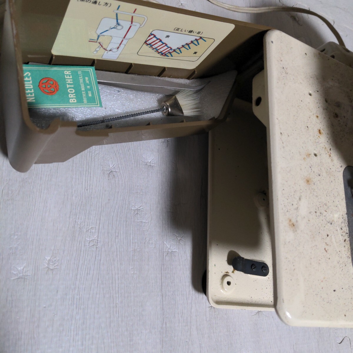 Yahoo!オークション - ロックミシン BROTHER Homelock te4-b504 ミシン...