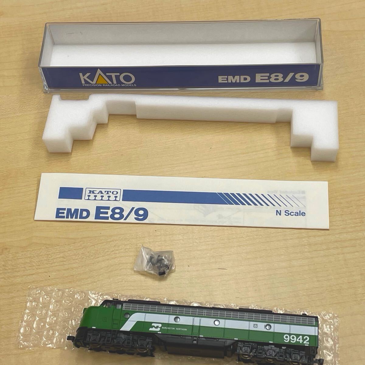 Yahoo!オークション - 【T】KATO USA 176-267 EMD E8/9・A BN #9942 バ...