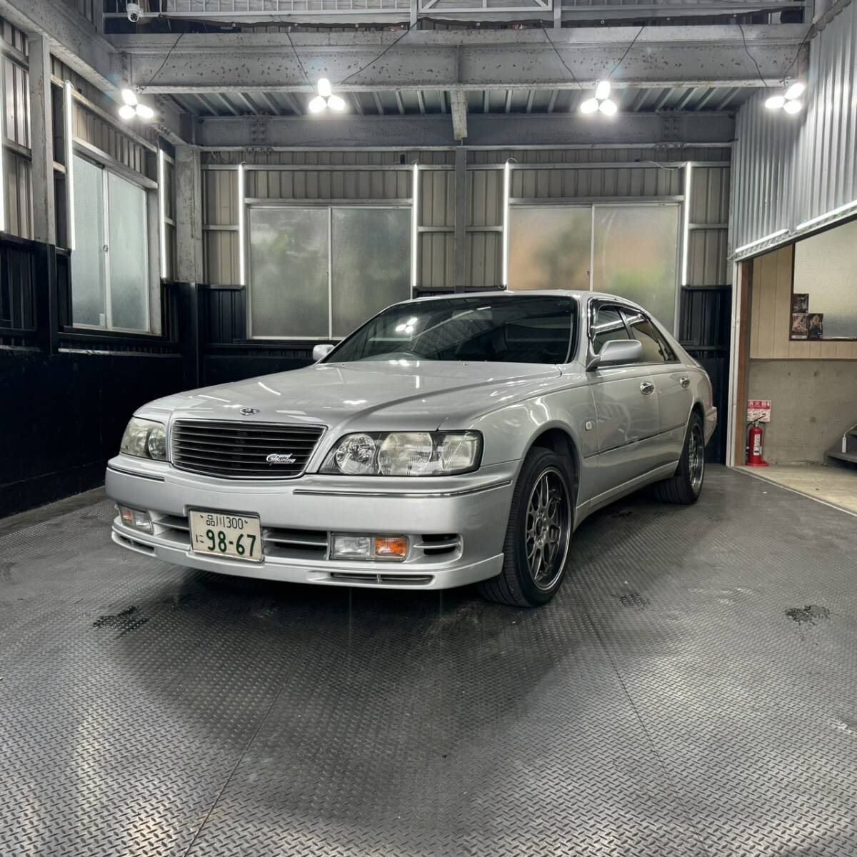 Yahoo!オークション - 【神奈川県発 全国スピードご納車可能 】Y33シー...