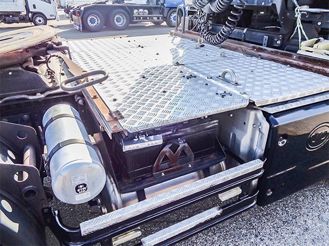 Yahoo!オークション - R2 UDトラックス クオン トレーラーヘッド 460馬...