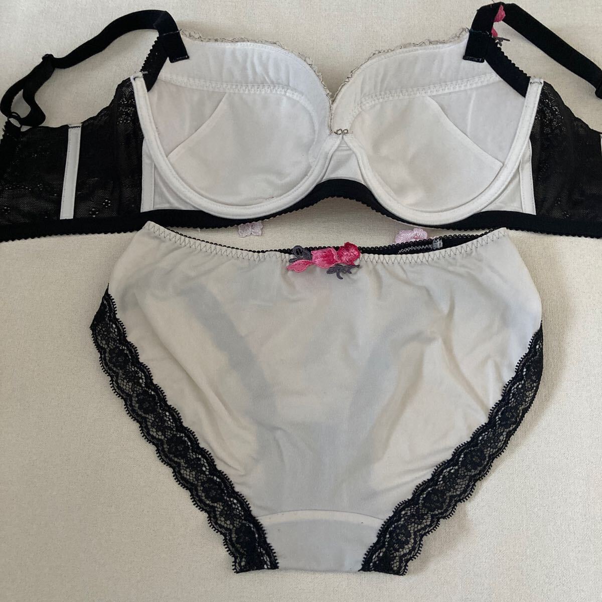 Yahoo!オークション - ワコール サルート91Gラブコメディ IV 補正下着 ...