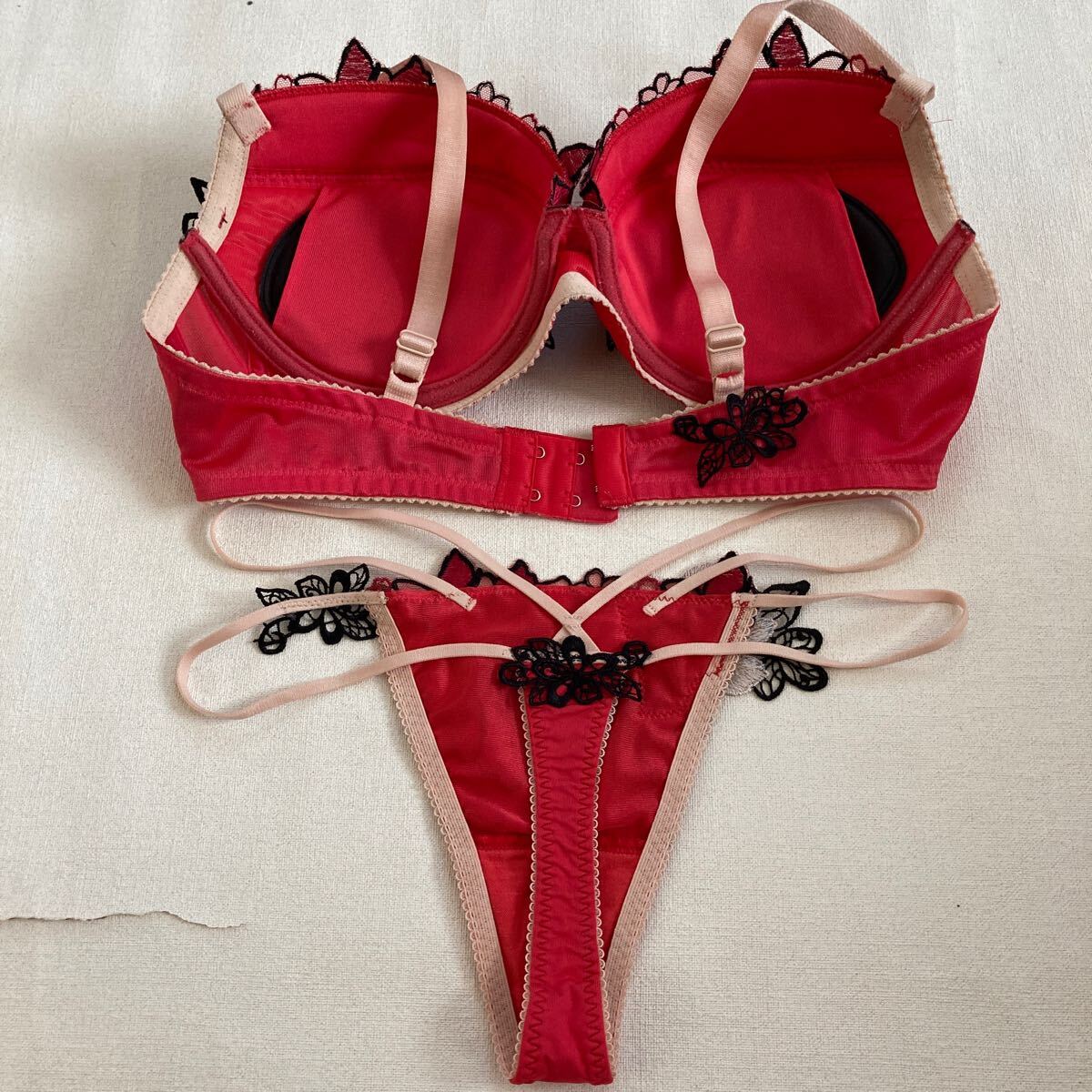 Yahoo!オークション - ワコール サルート96Gプラダを着た悪魔 ブラジャ...