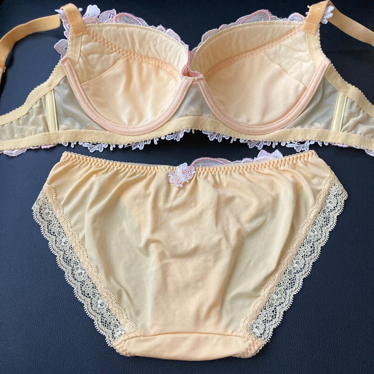 Yahoo!オークション - ワコール サルート YE ブラジャーF70 補正下着 ...