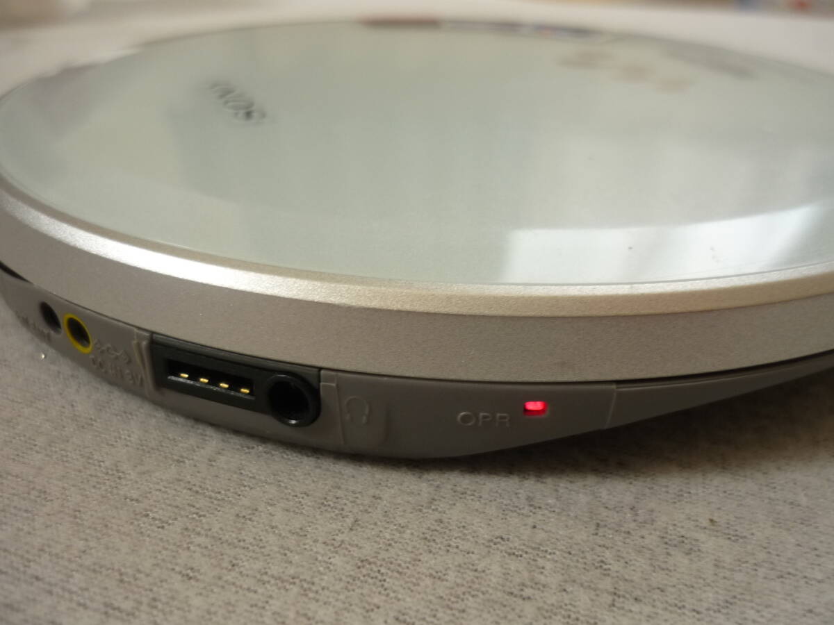 Yahoo!オークション - SONY ソニー CDウォークマン D-NE730 本体のみ ...