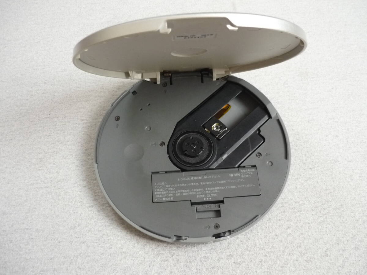 Yahoo!オークション - SONY ソニー CDウォークマン D-NE730 本体のみ ...