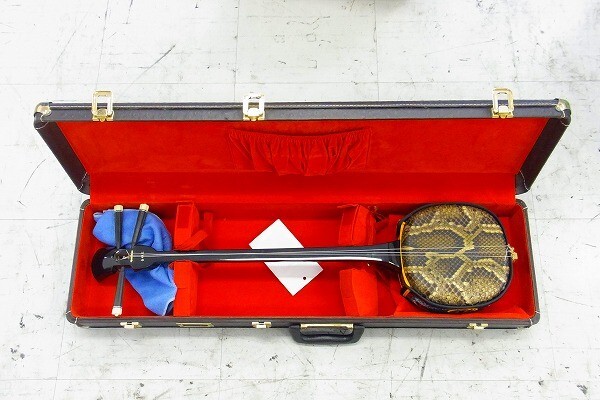 Yahoo!オークション - K117-Y20-4743 伝統楽器 ヘビ 蛇革 三線 現状品...