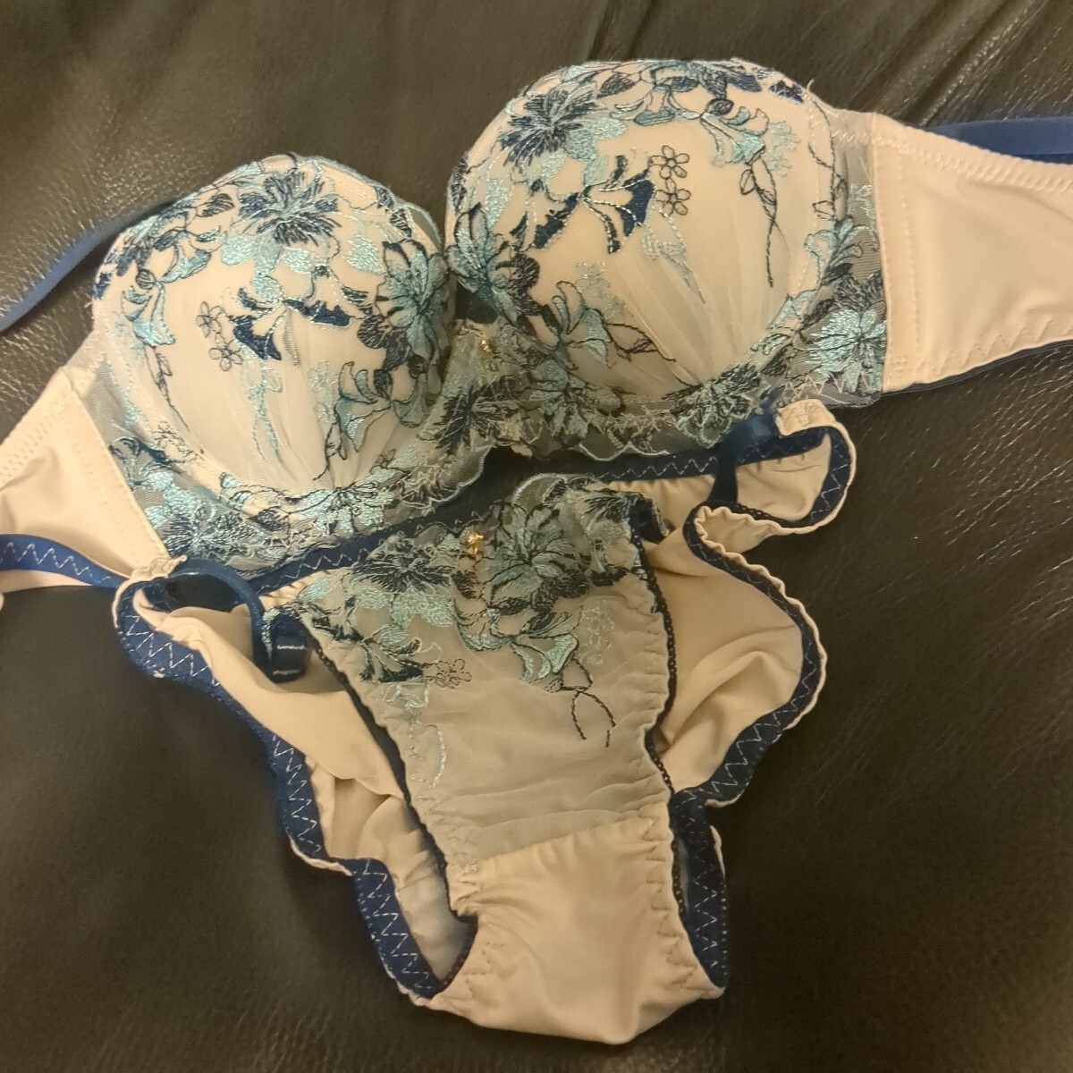 Yahoo!オークション - 未使用タグ無し処分品ブラセット B70サイズ