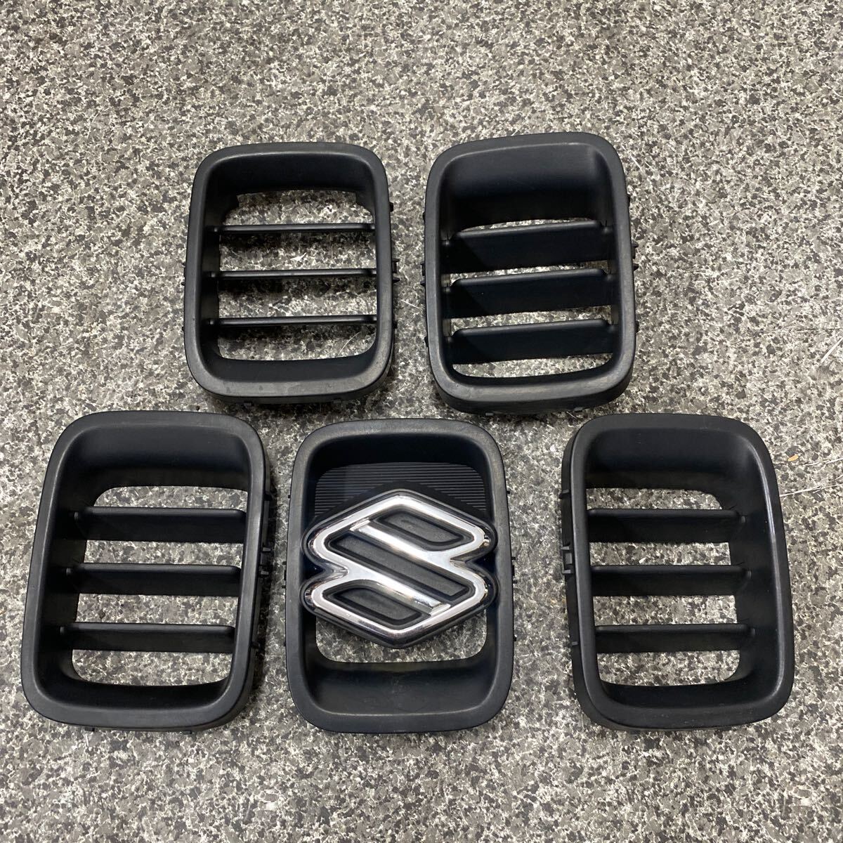 Yahoo!オークション - フロントグリル インサート ジムニー JB23 1型