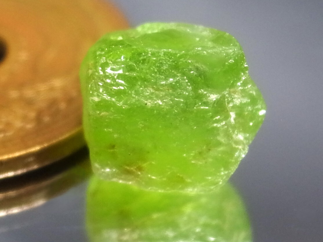 Yahoo!オークション - 6.94ct 新品・アップルグリーン・天然ペリドット...