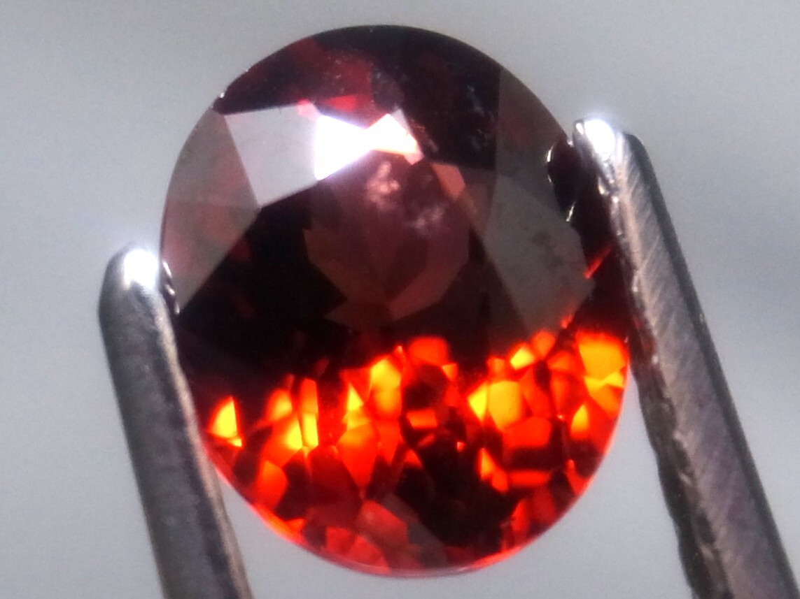 Yahoo!オークション - 0.91ct b 新品・天然パイロープガーネット マダ...