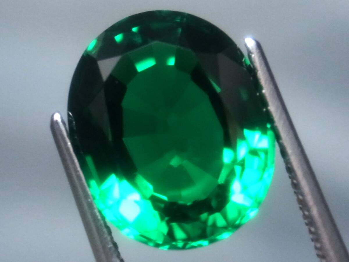 Yahoo!オークション - 5.58ct b 新品・ザンビアカラー合成ナノエメラル...