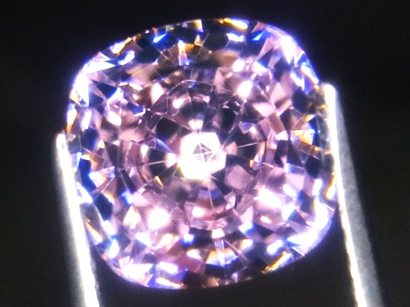 Yahoo!オークション - 7.71ct 新品・最先端技術のレーザー光線によるク...
