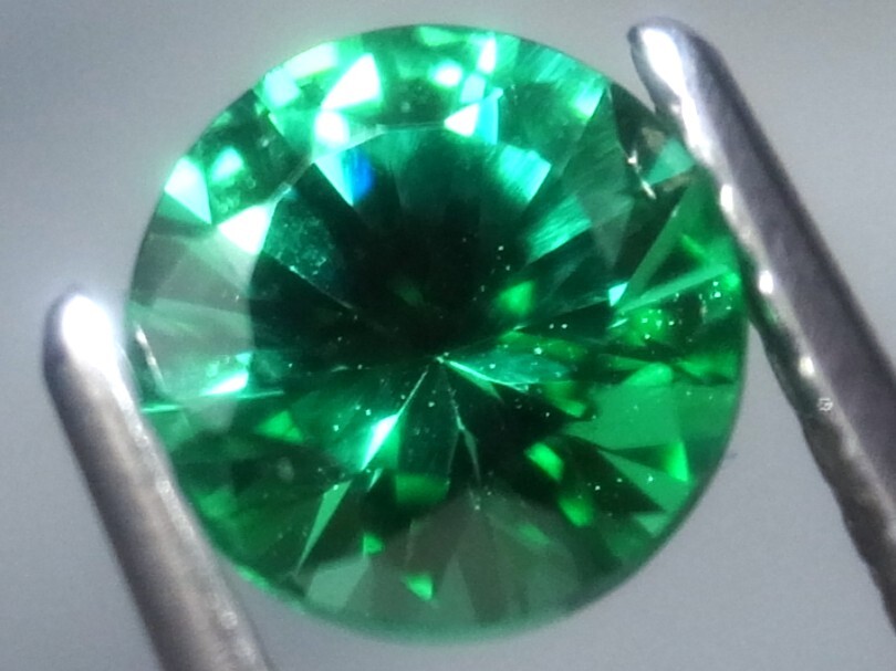 Yahoo!オークション - 1.71ct 新品・GGG グリーンスリージー（人造...