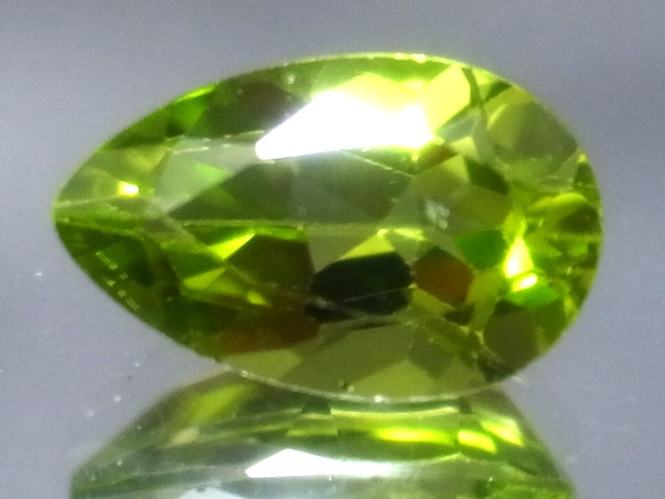 Yahoo!オークション - 0.95ct 新品・天然ペリドット パキスタン産