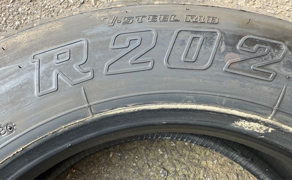 Yahoo!オークション - 215/70R17.5 118/116 BRIDGESTONE R202 2018年製...