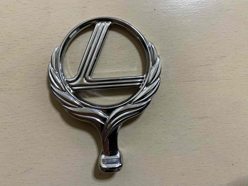 Yahoo!オークション - 送料無料 日産 純正 C34 ローレル ボンネット マ...