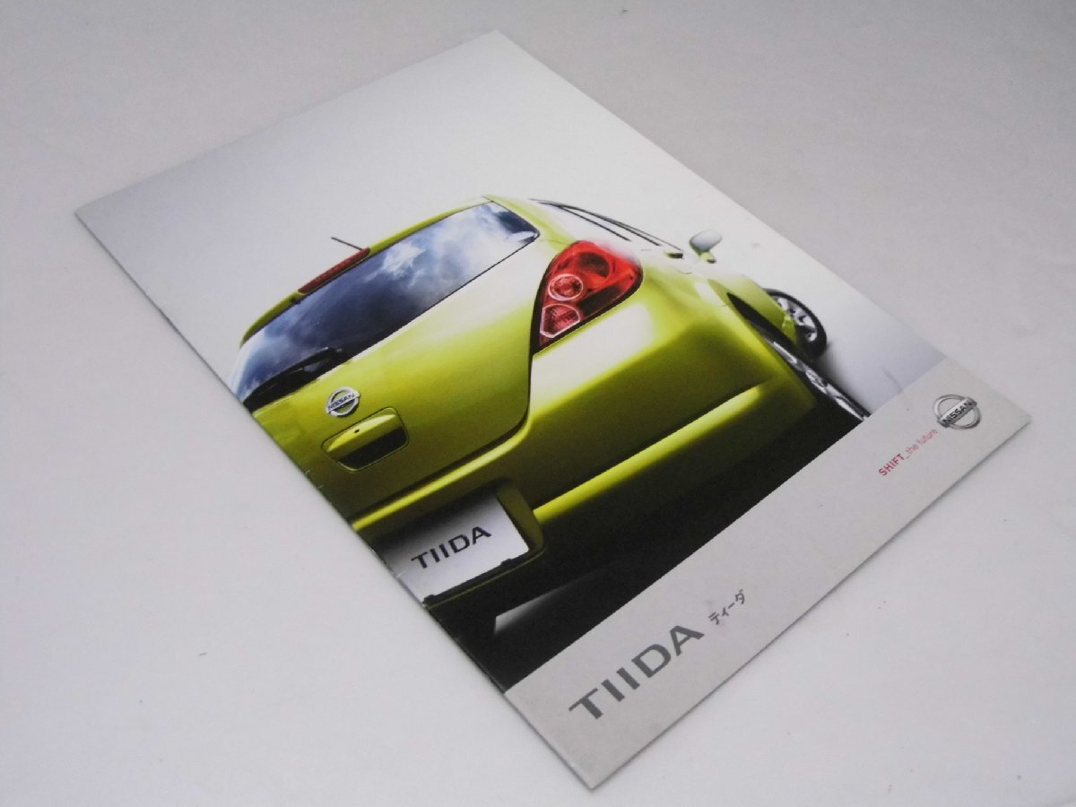 Yahoo!オークション - Glp_355308 自動車カタログ NISSAN TIIDA 表紙写...