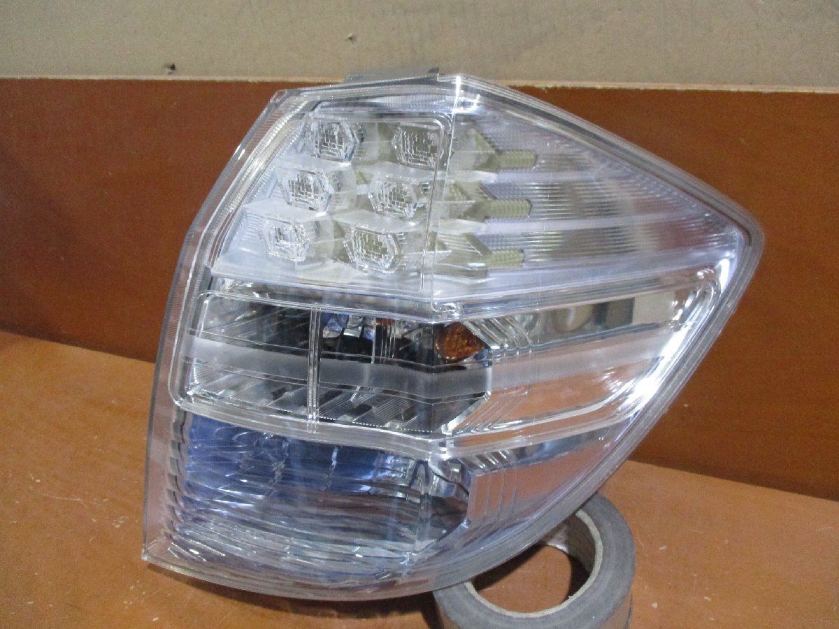 Yahoo!オークション - 即決 フィット HV GP1 前期 右テールライト 純正...