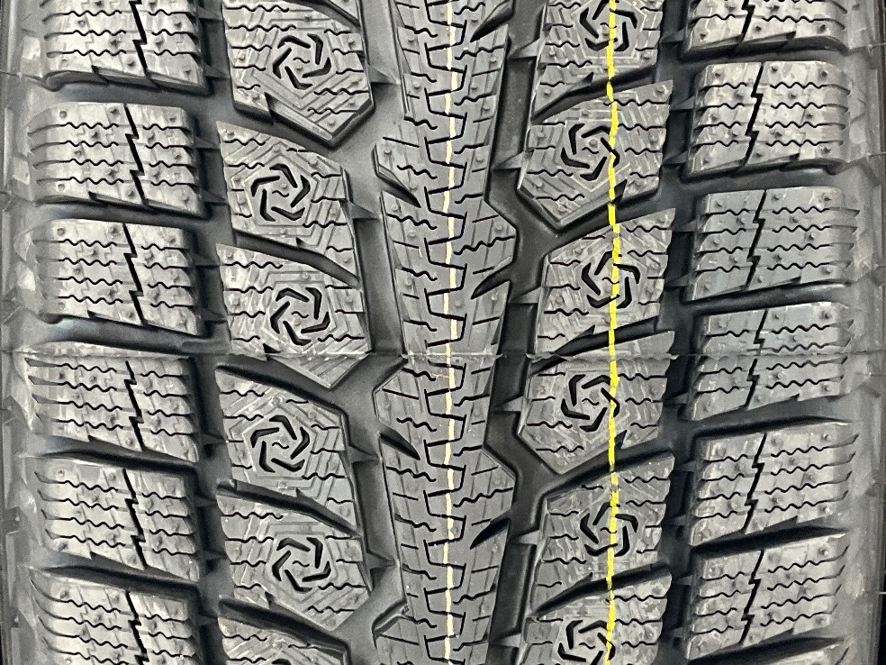 Yahoo!オークション - 新品タイヤ 処分特価 4本セット 225/60R18 100Q ...