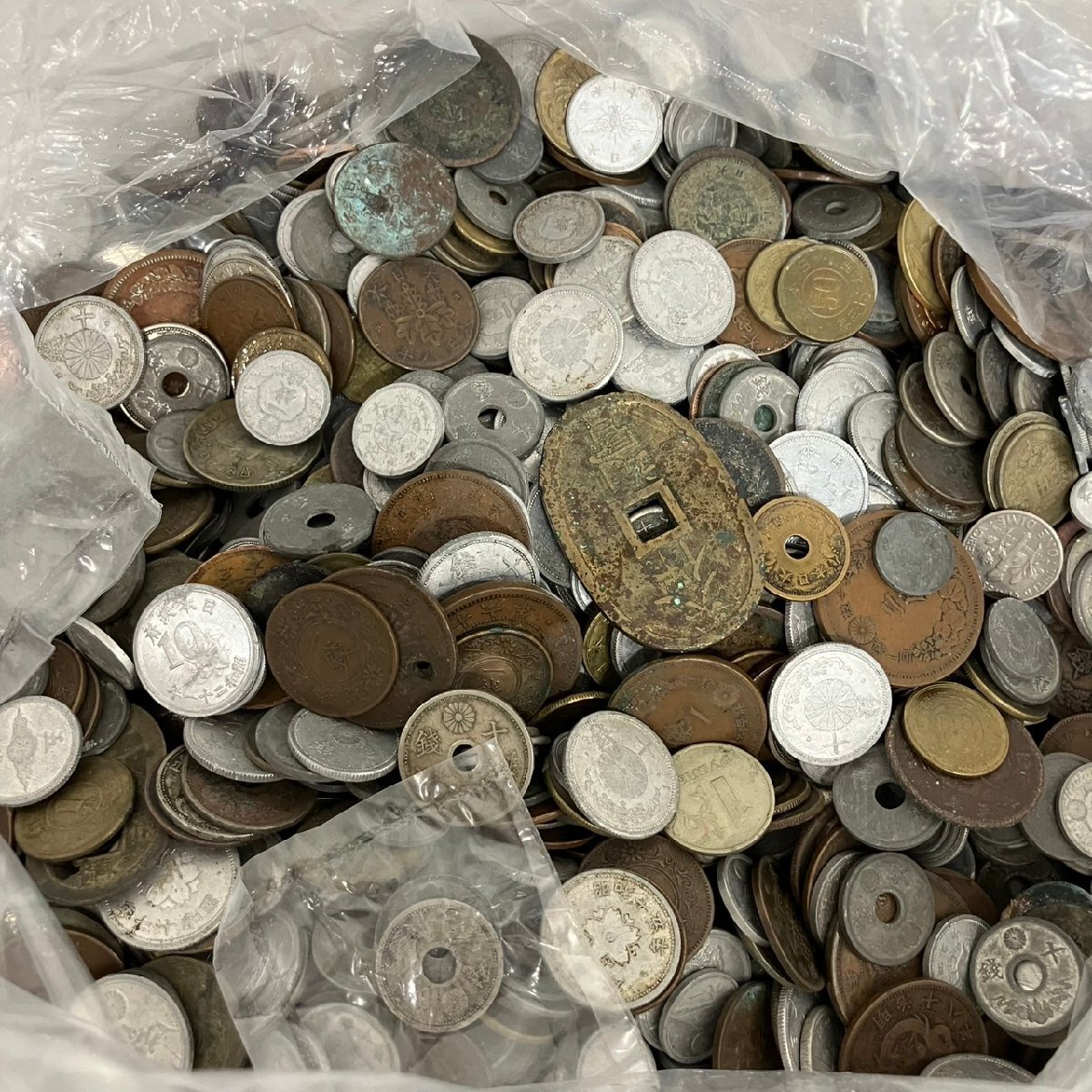 Yahoo!オークション - S155 【天保通宝1枚入り】日本おまとめ古銭 約5...