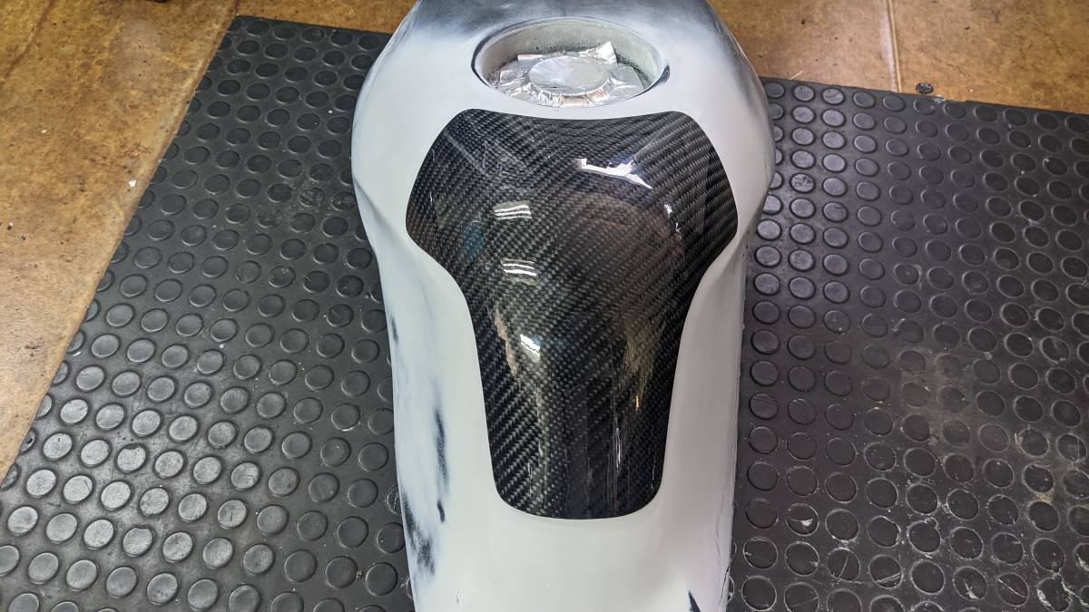 Yahoo!オークション - R1-Z 3XC カーボンタンクカバー 3K綾織 高級ウ...