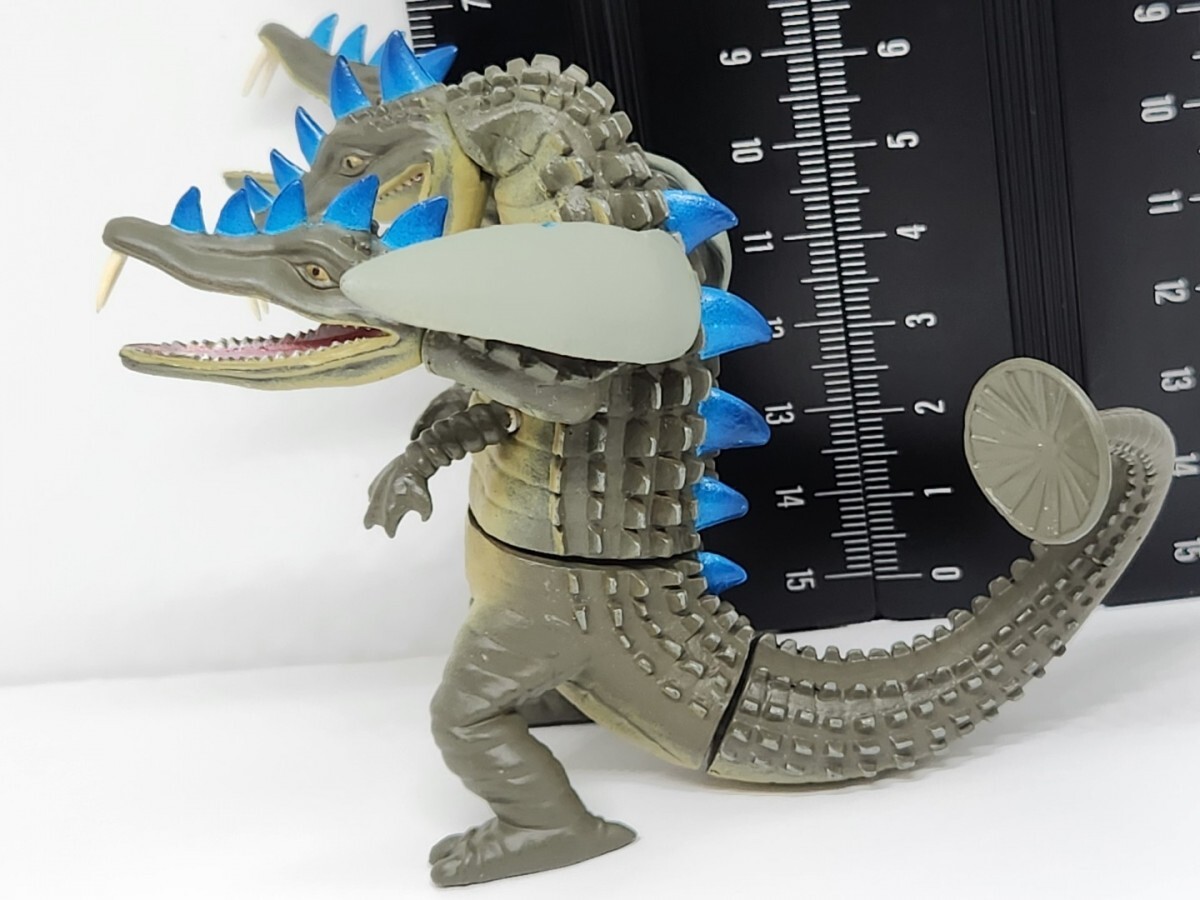 Yahoo!オークション - スペクトルマンHGSRフィギュア 三つ首竜[25H5検]...