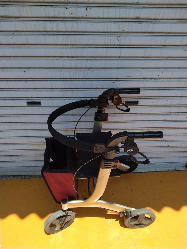 Yahoo!オークション - 送料無料（一部地域を除く） 歩行車 リトルター...