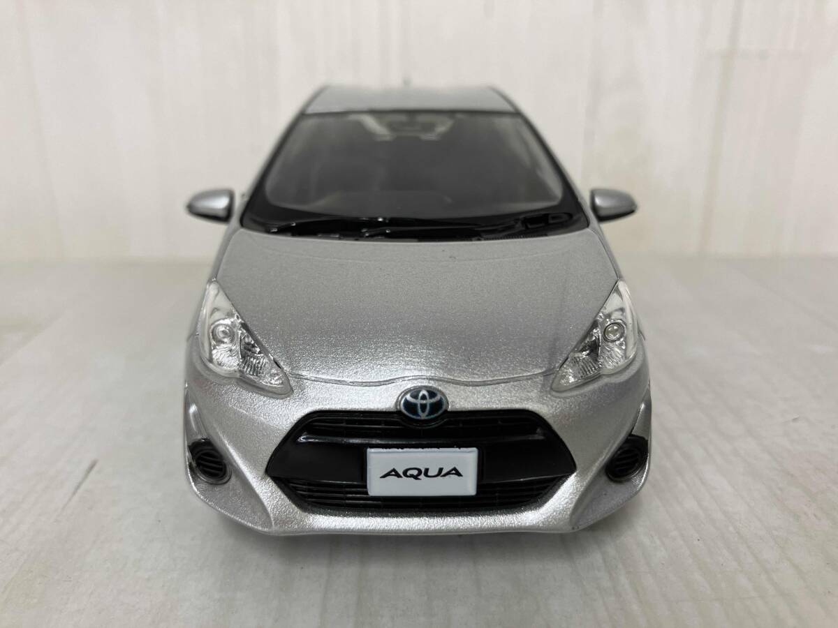 Yahoo!オークション - カラーサンプル 1/30 TOYOTA アクア 1F7 S シル...