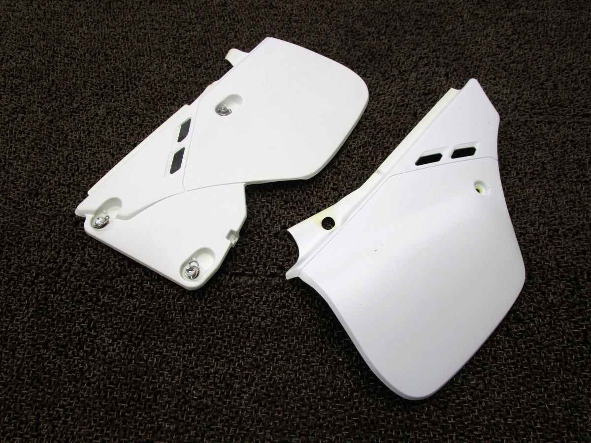 Yahoo!オークション - CRM250R サイドカバー 左右 A4507 MD24 ホンダ ...