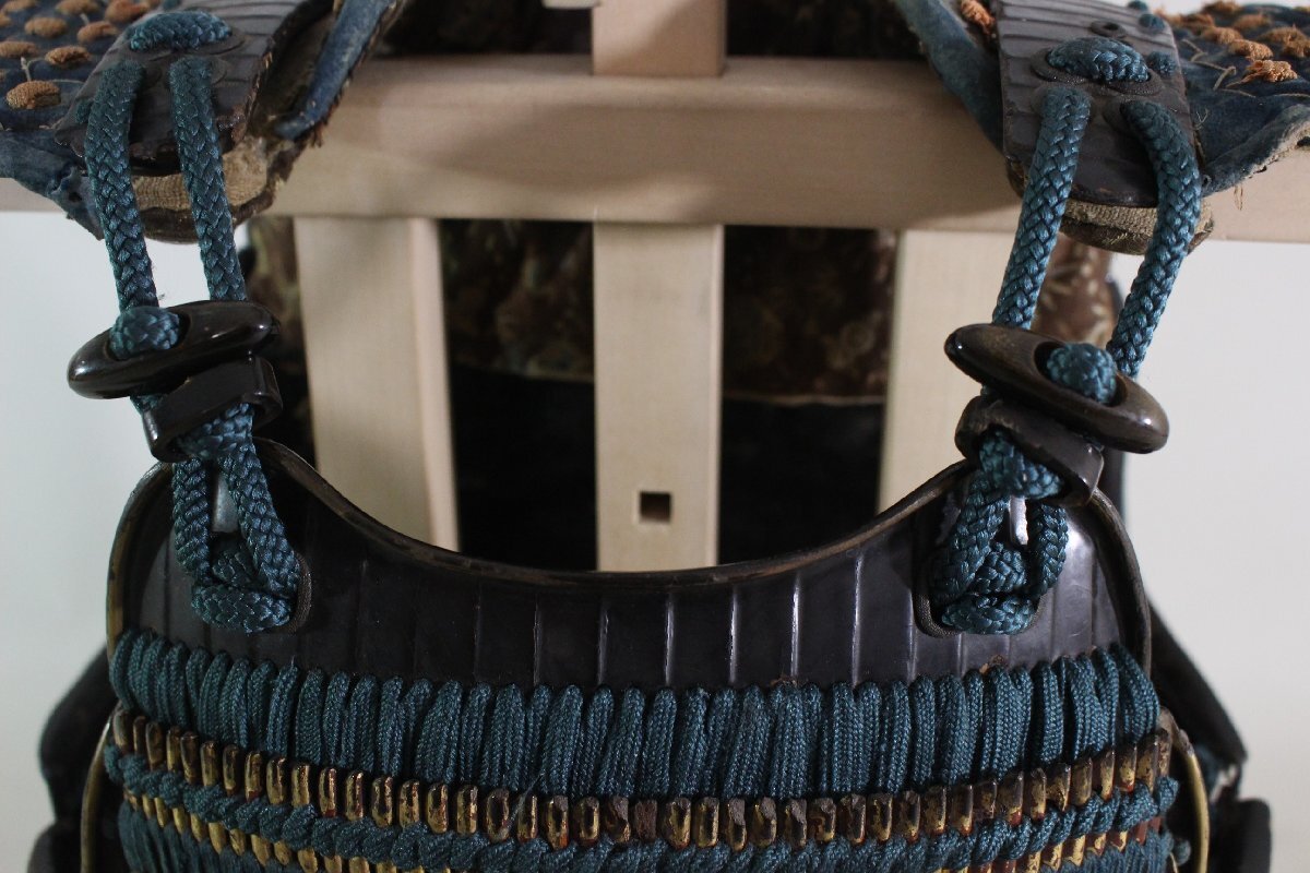 Yahoo!オークション - 白檀塗本小札二枚胴 江戸 鉄 革 白檀塗 5.26kg ...