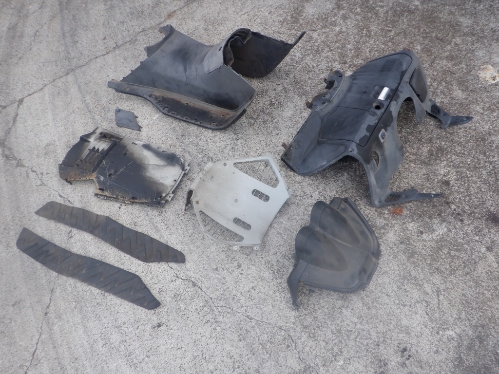 Yahoo!オークション - フォルツァ MF06 純正インナーカウル 目立つ割れ...