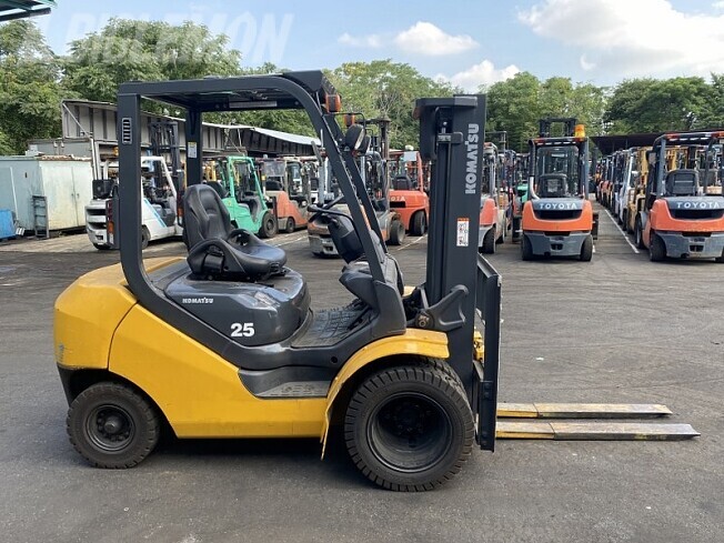 Yahoo!オークション - フォークリフト コマツ FG25T-17 2015年 3 363h ...