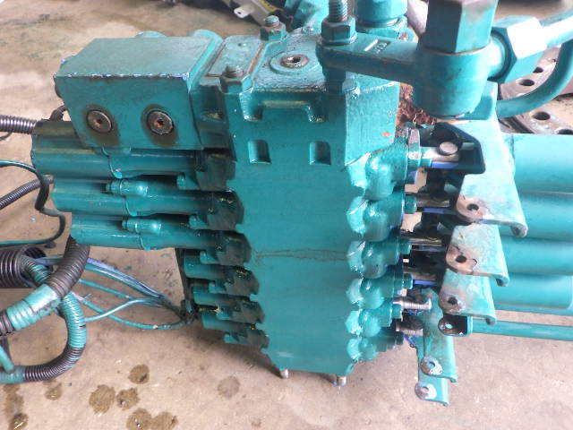 Yahoo!オークション - r3111-70 タダノ クレーン 油圧バルブ 操作レバ...