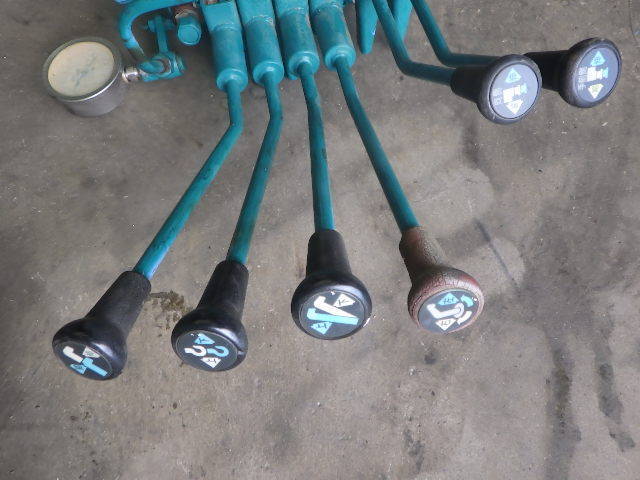 Yahoo!オークション - r3111-70 タダノ クレーン 油圧バルブ 操作レバ...