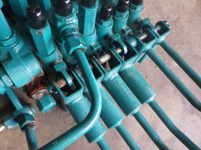 Yahoo!オークション - r3111-70 タダノ クレーン 油圧バルブ 操作レバ...