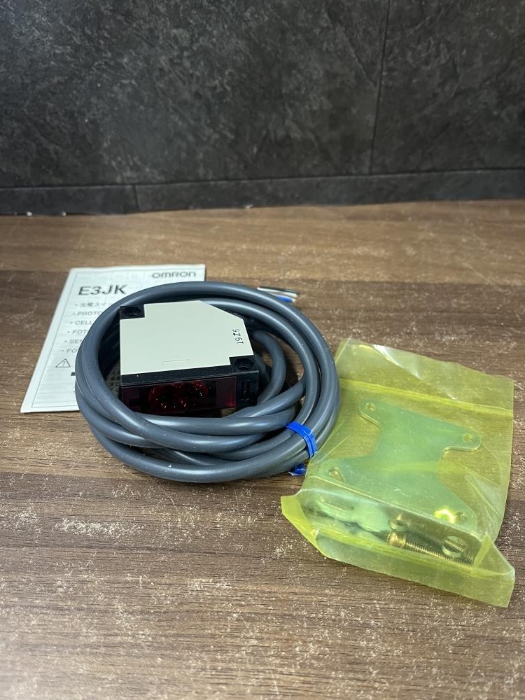 Yahoo!オークション - 009 未使用品・即決価格 OMRON オムロン 光電ス...