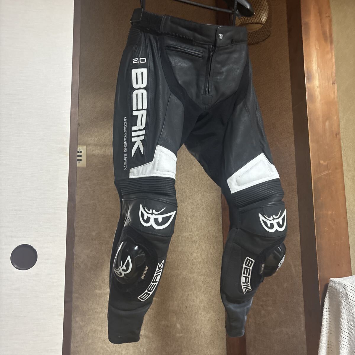 Yahoo!オークション - BERIK ベリック レザーパンツ レーシングパンツ ...