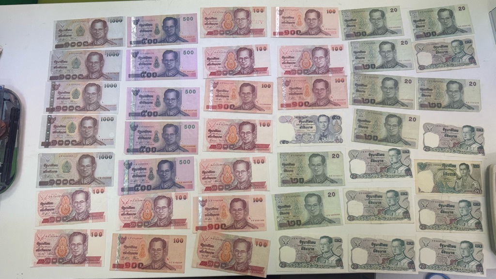 Yahoo!オークション - 伊5334 タイ バーツ まとめ 9290 バーツ 紙幣