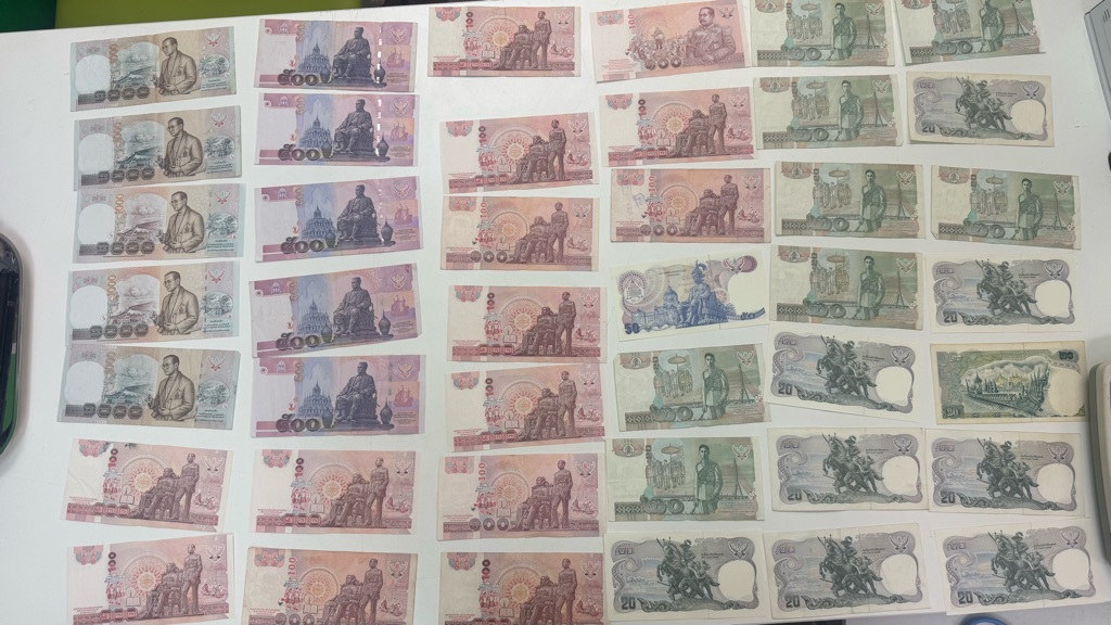 Yahoo!オークション - 伊5334 タイ バーツ まとめ 9290 バーツ 紙幣