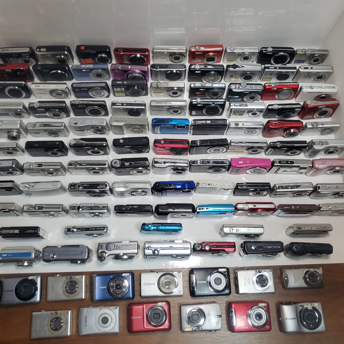 Yahoo!オークション - 02 デジカメ106台 大量 まとめ売り 動作未確認 ...