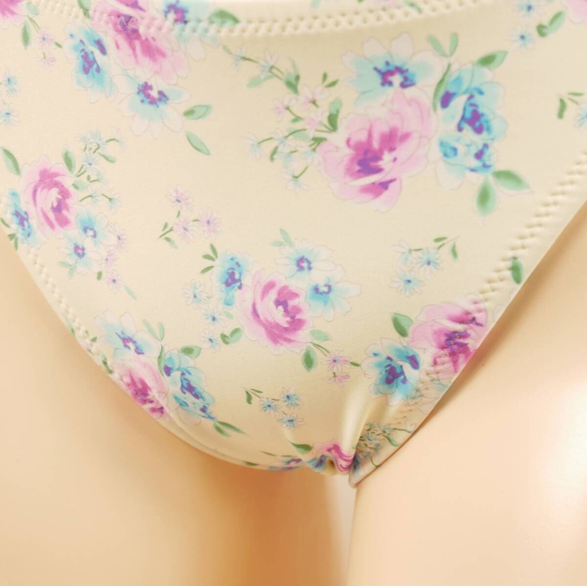 Yahoo!オークション - 7547美品 レディース水着 花柄 ワイヤービキニ3...