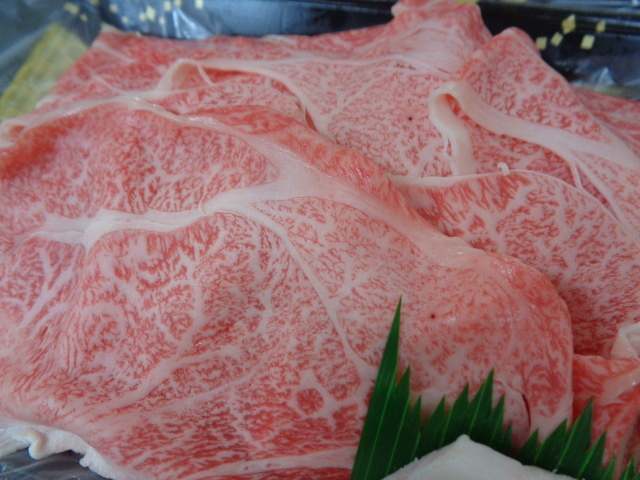 Yahoo!オークション - 岩手A5牝 超特肩ロース中とろ切り落し 2kg ...