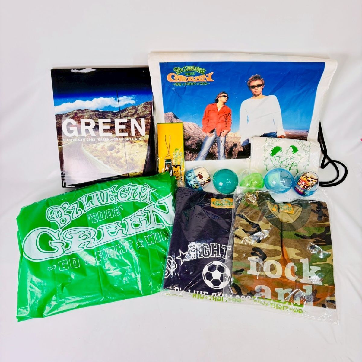 Yahoo!オークション - R812-2 100【B’Z】グッズ 12点 LIVE-GYM 2002 G...