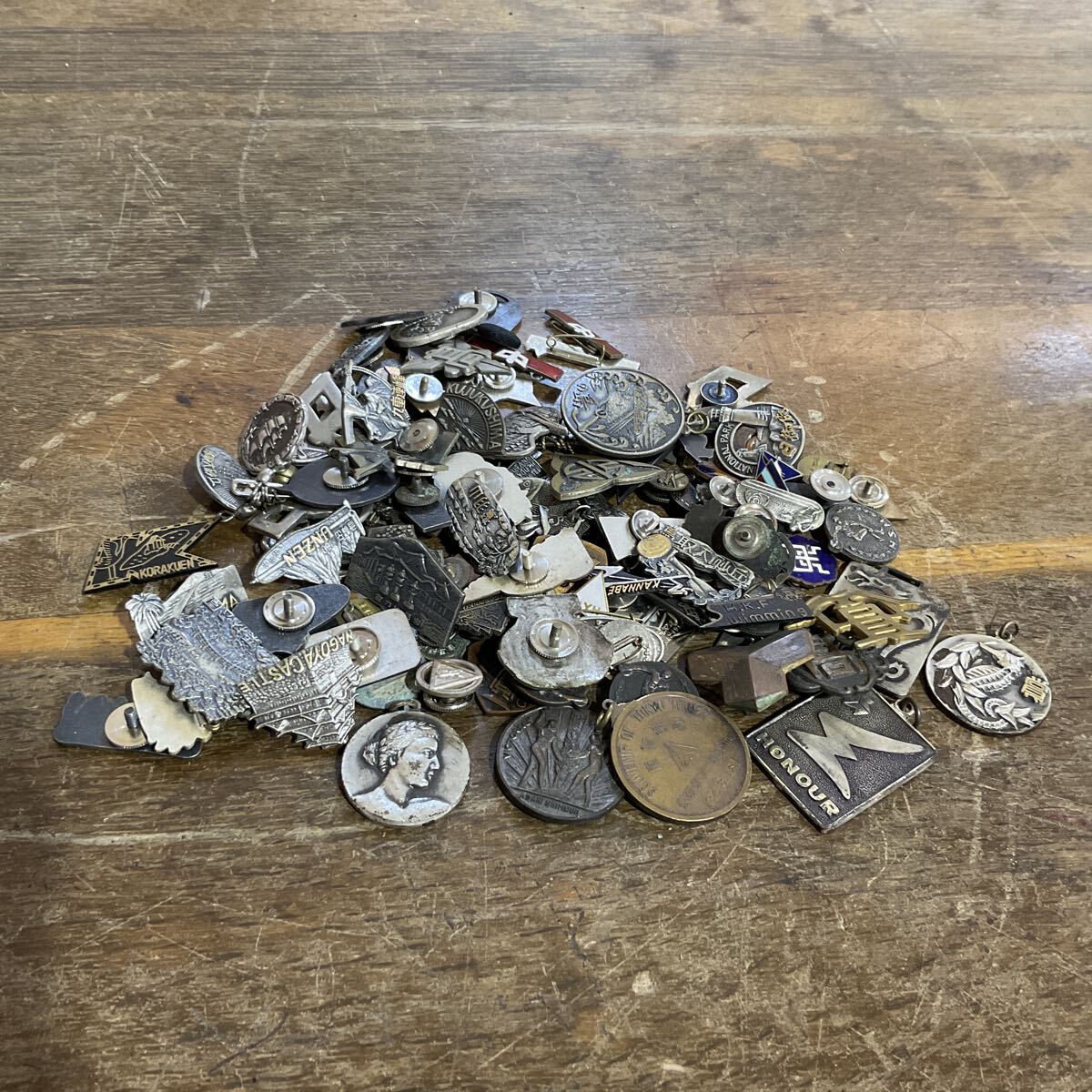 Yahoo!オークション - H03レ/レトロ 当時物 ピンバッジ メダル まとめ...