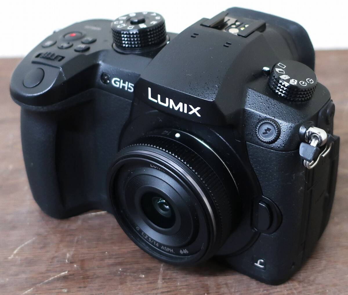 Yahoo!オークション - Panasonic《一眼レフカメラ》RD-SPM049 GH5 本体...