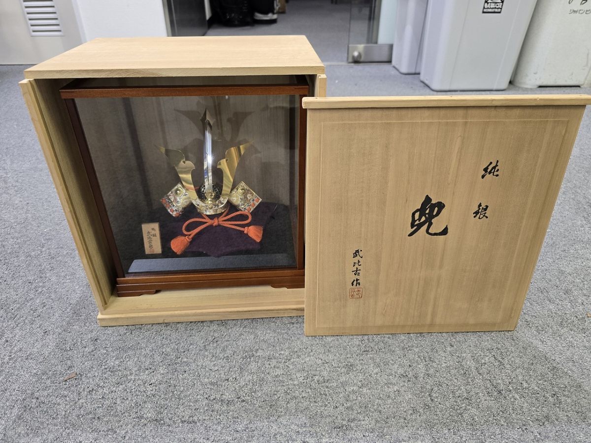 引取限定 M1015-Y37-2029 純銀 兜 武比古作 置物 ガラスケース付属 現状品④ @横浜(置物)｜売買されたオークション情報、yahooの商品情報をアーカイブ公開 - オークファン ...