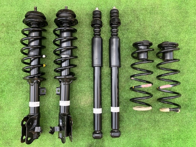 Yahoo!オークション - JE1 ゼストスパーク 純正サスペンション Fストラ...